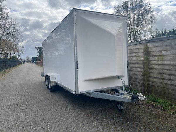 Gesloten aanhangwagen met oprijklep 24 m3 inhoud - TrailerTrading